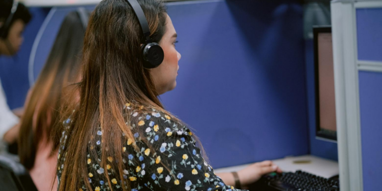 What Is Live Chat Support Outsourcing and Its Benefits? | SixEleven